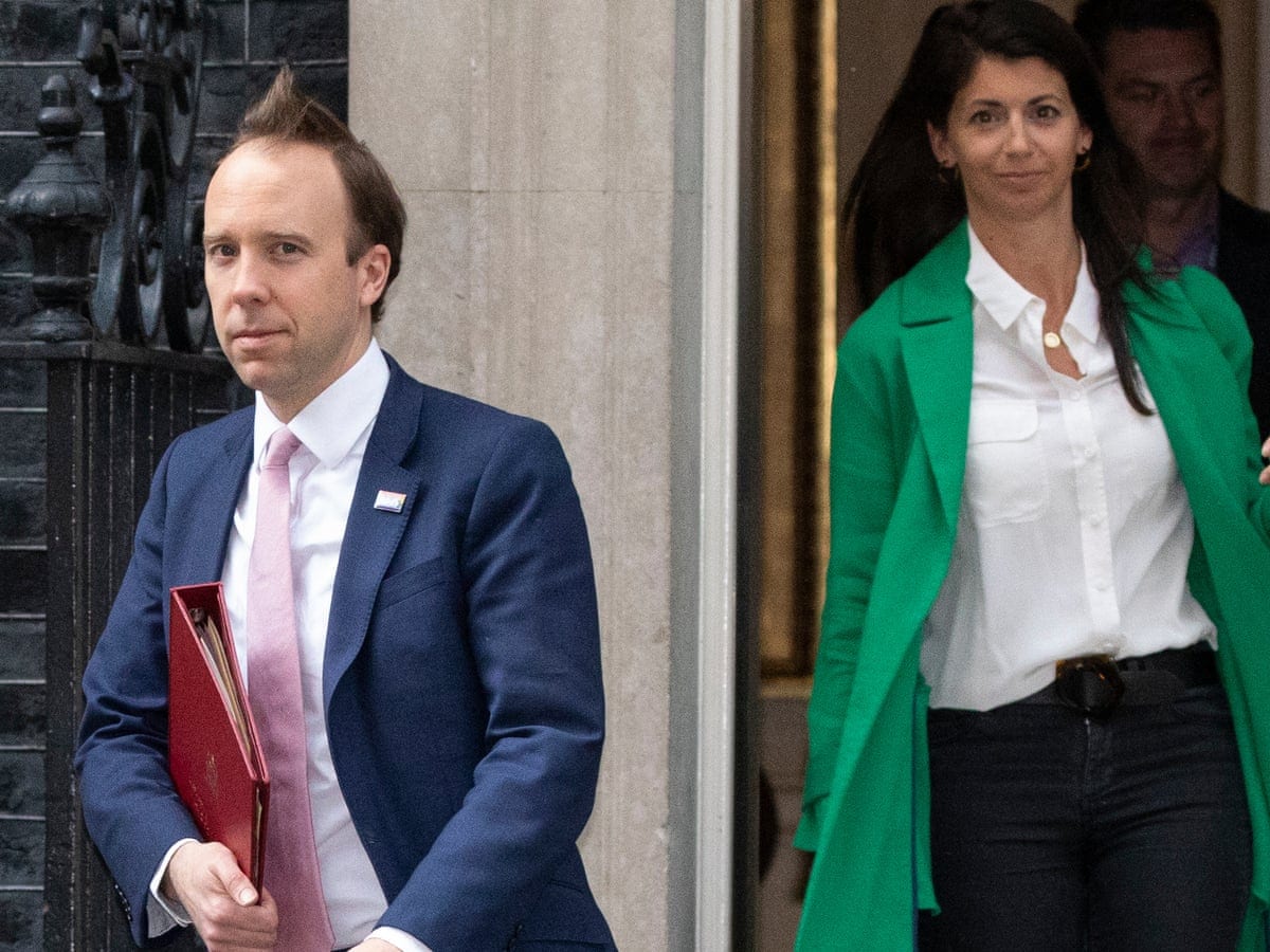 Minisitiri w’Ubuzima W’u Bwongereza Yeguye Azira Gusomana – Taarifa