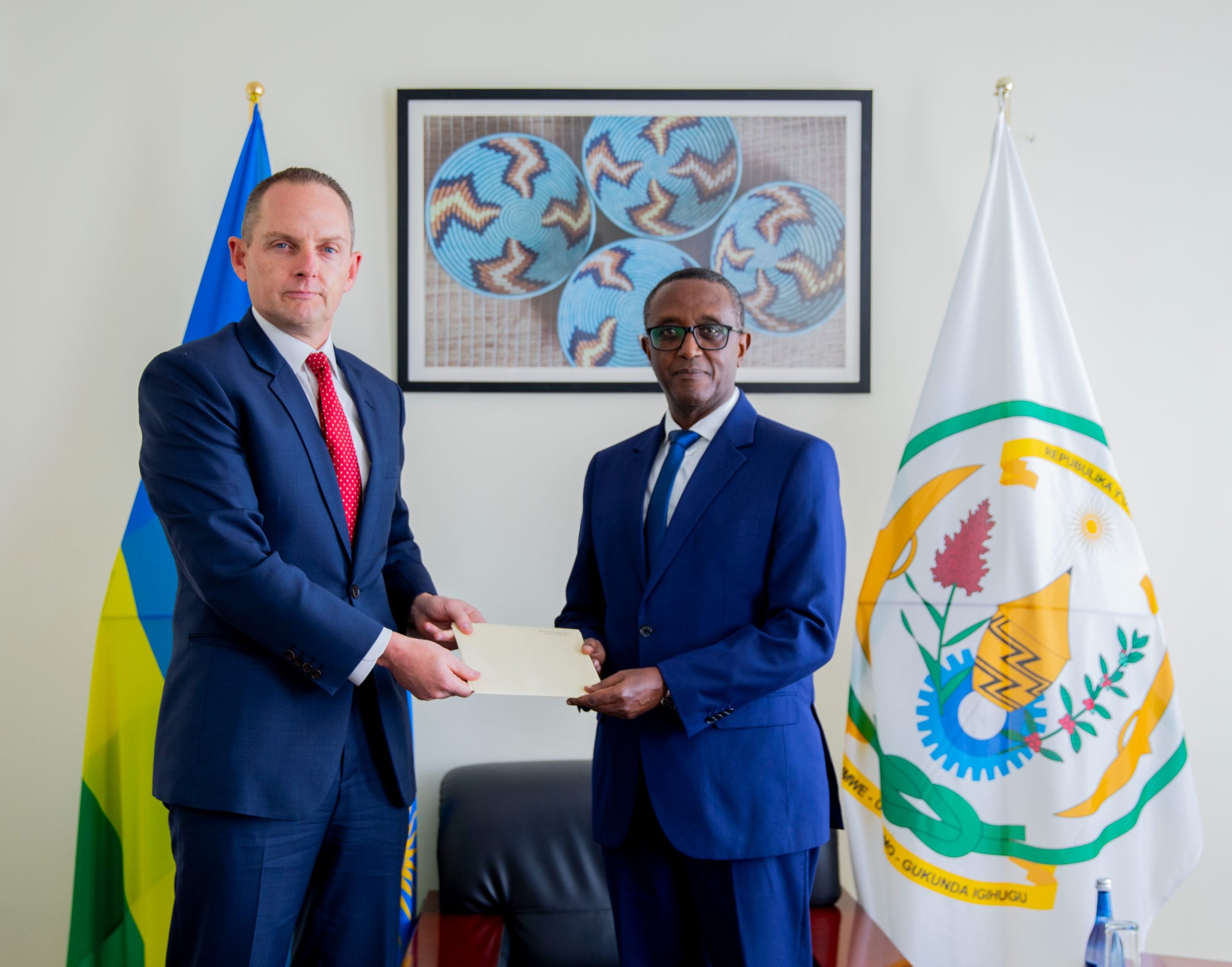 Eric Kneedler: Ambasaderi Mushya W’Amerika Mu Rwanda – Taarifa